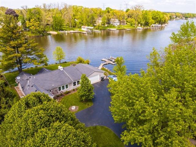 2104 Beach, Fox River Grove, IL 60021