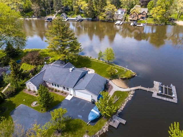 2104 Beach, Fox River Grove, IL 60021
