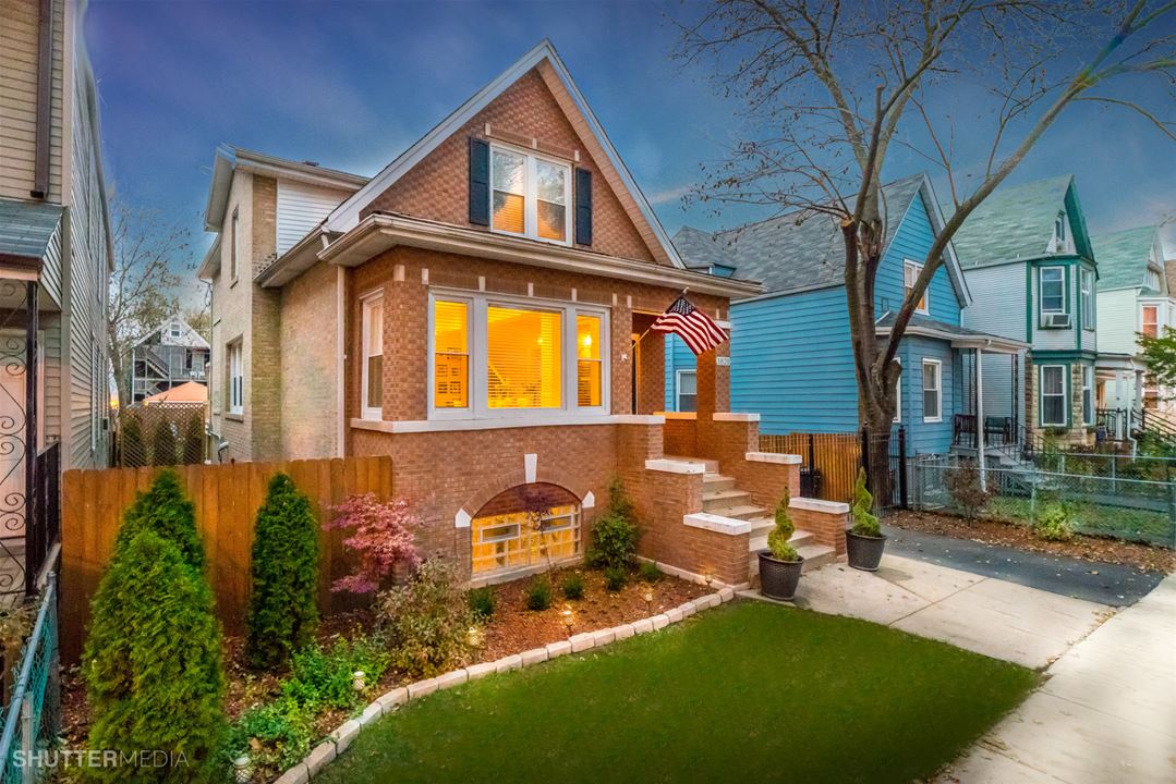 1820 N Keeler, Chicago, IL 60639 - Hermosa