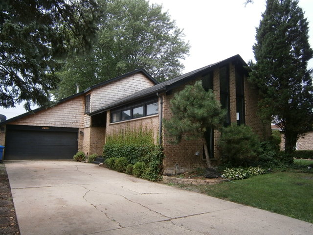 459 Simone, Des Plaines, IL 60016