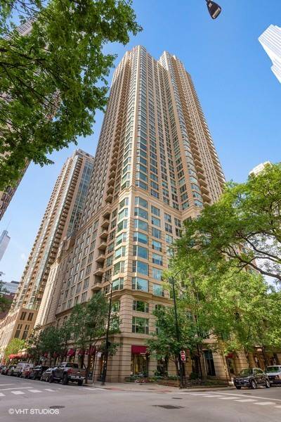 25 E Superior, Unit 705, Chicago, IL 60611 - River North