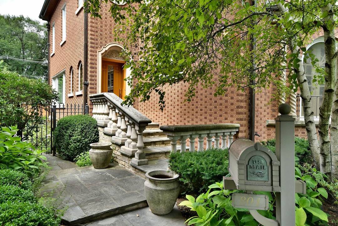 804 S Fairview, Park Ridge, IL 60068