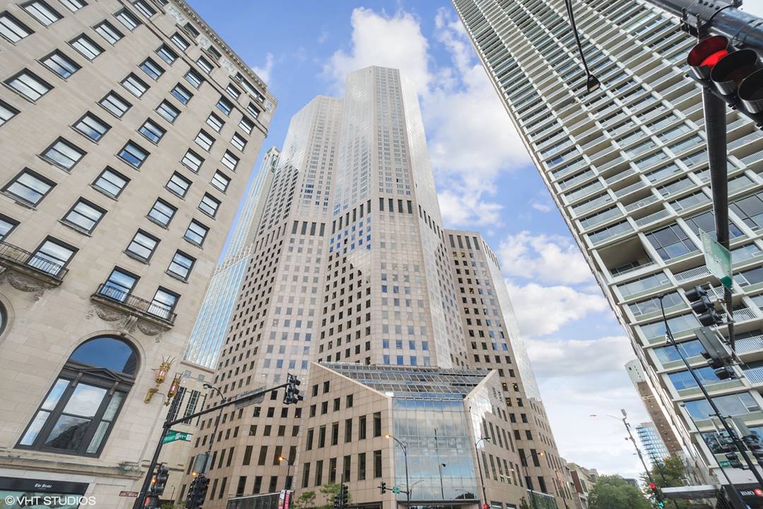 950 N Michigan, Unit 2405, Chicago, IL 60611 - Gold Coast