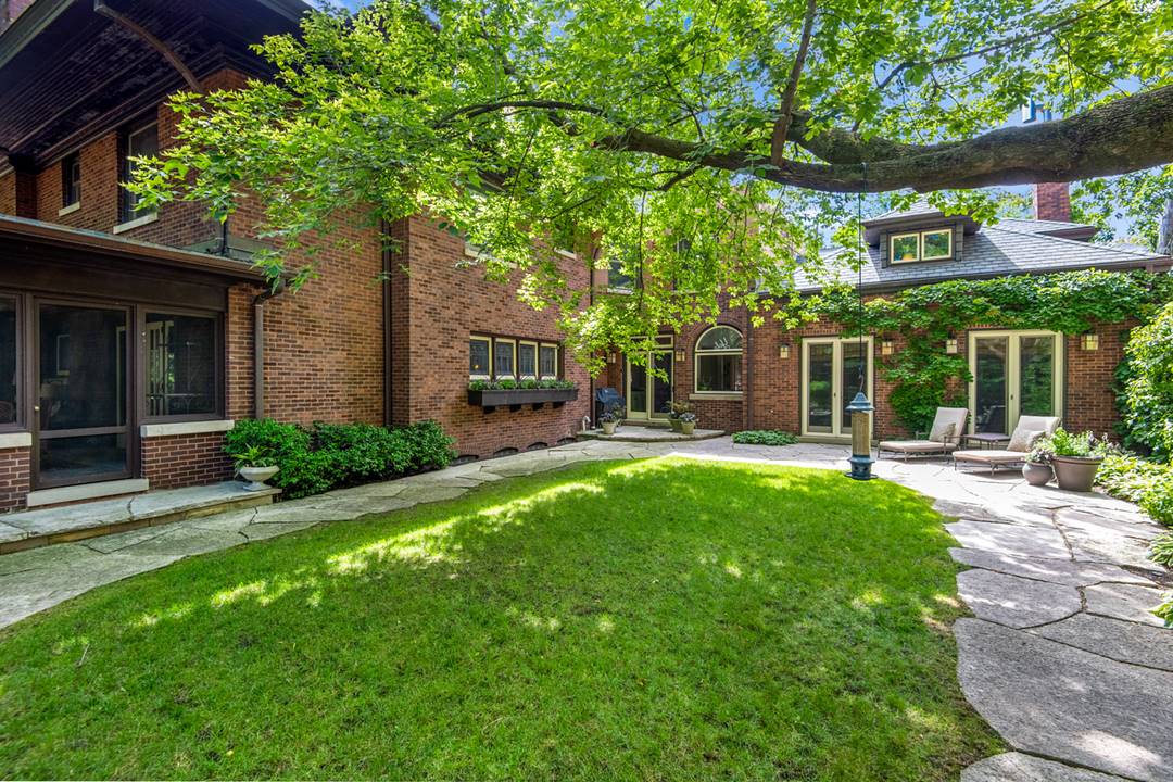 826 W Hutchinson, Chicago, IL 60613 - Uptown