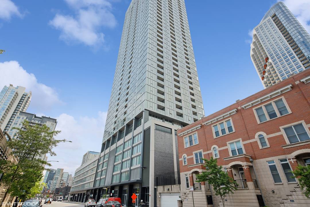369 W Grand, Apt 3807, Chicago, IL 60654 - River North