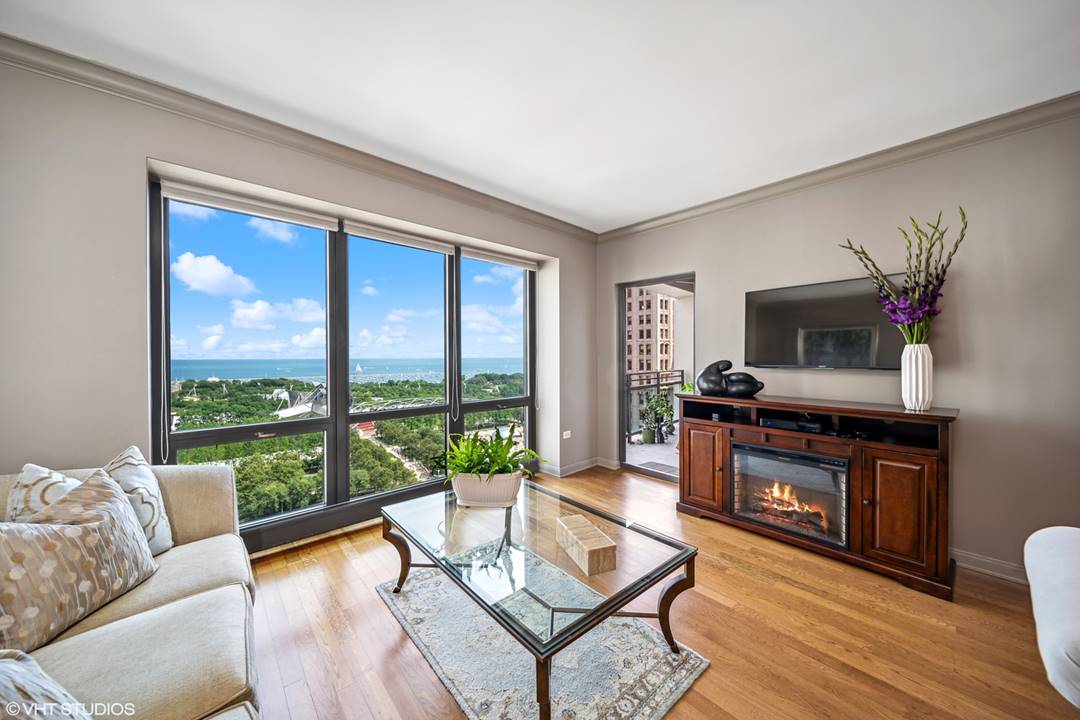 130 N Garland, Unit 1709, Chicago, IL 60602 - The Loop