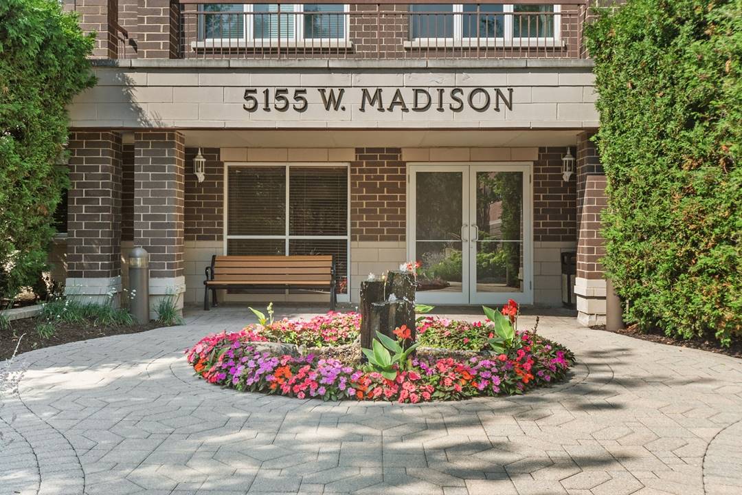 5155 W Madison, Unit 202, Skokie, IL 60076