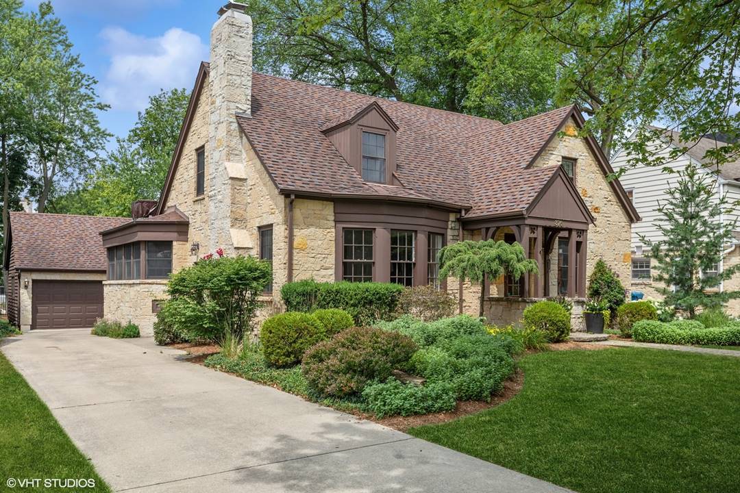 376 S Cottage Hill, Elmhurst, IL 60126