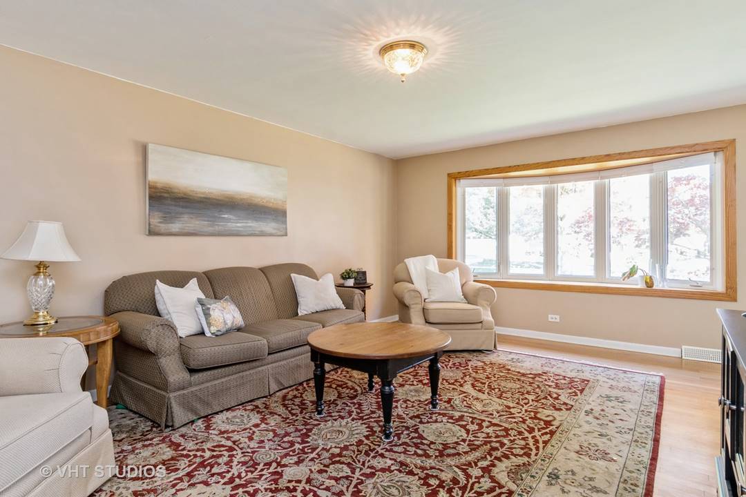 850 S Saylor, Elmhurst, IL 60126