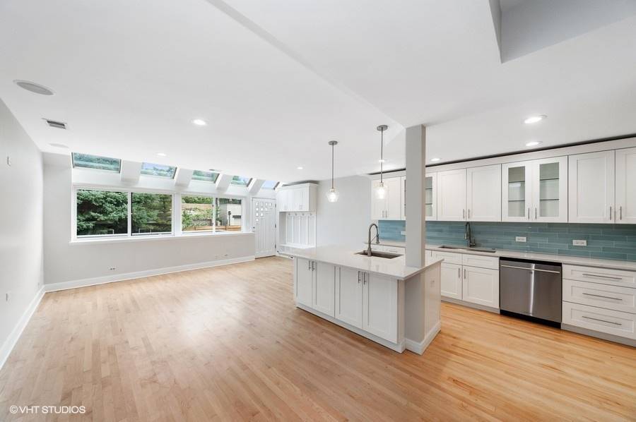 1446 W Diversey, Chicago, IL 60614 - Lakeview