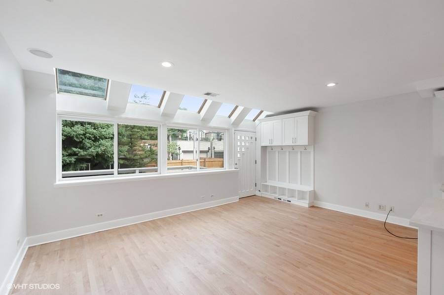 1446 W Diversey, Chicago, IL 60614 - Lakeview