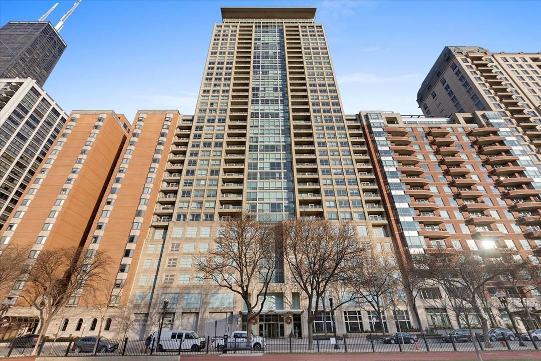 250 E Pearson, Unit 2705, Chicago, IL 60611 - Streeterville