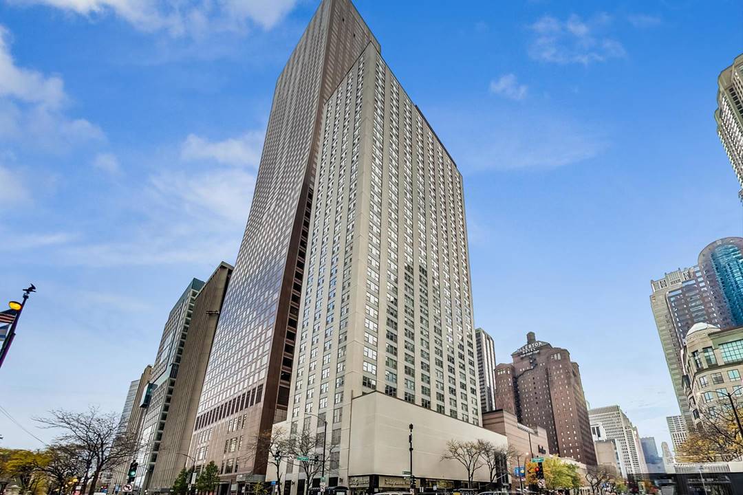 777 N Michigan, Unit 3000, Chicago, IL 60611 - Streeterville