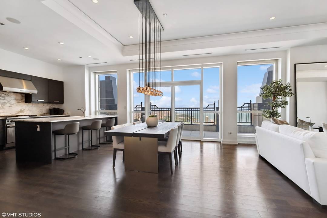 11 E Walton, Unit 5802, Chicago, IL 60611 - Gold Coast