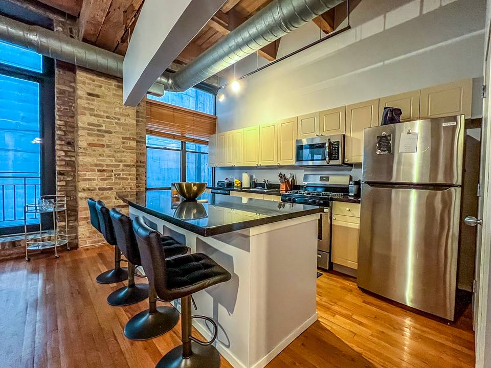375 W Erie, Apt 219, Chicago, IL 60654 - River North