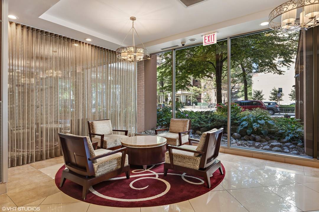 247 E Chestnut, Unit 703, Chicago, IL 60611 - Streeterville