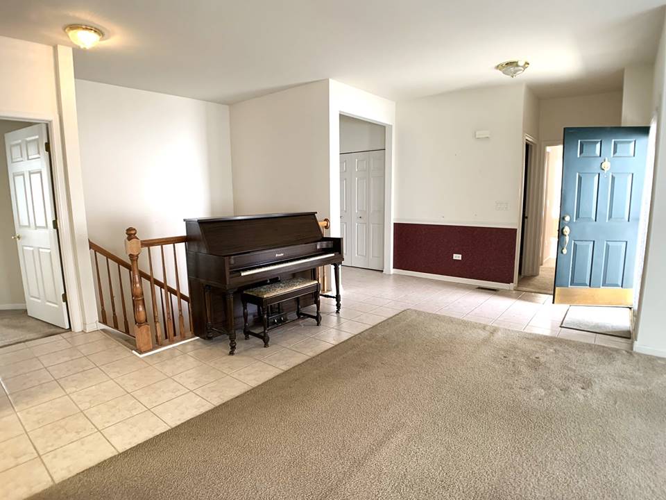 21220 Barth Pond, Crest Hill, IL 60403