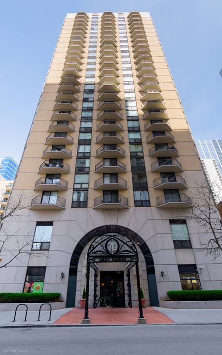70 W Huron, Apt 2403, Chicago, IL 60654 - River North