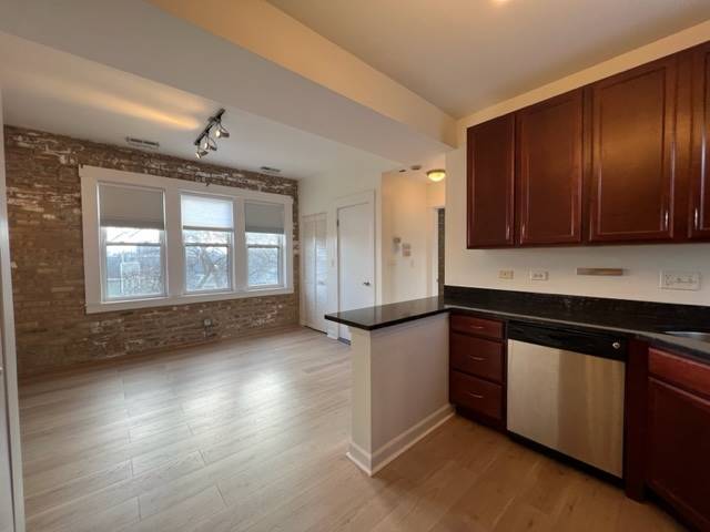 3018 W Belle Plaine, Apt 3, Chicago, IL 60618 - Irving Park