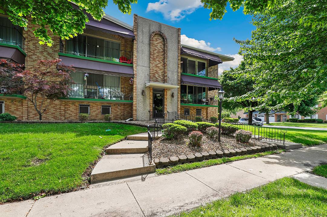 9637 S Keeler, Unit 2F, Oak Lawn, IL 60453