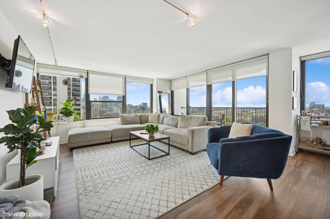 1560 N Sandburg, Apt 2401, Chicago, IL 60610 - Old Town