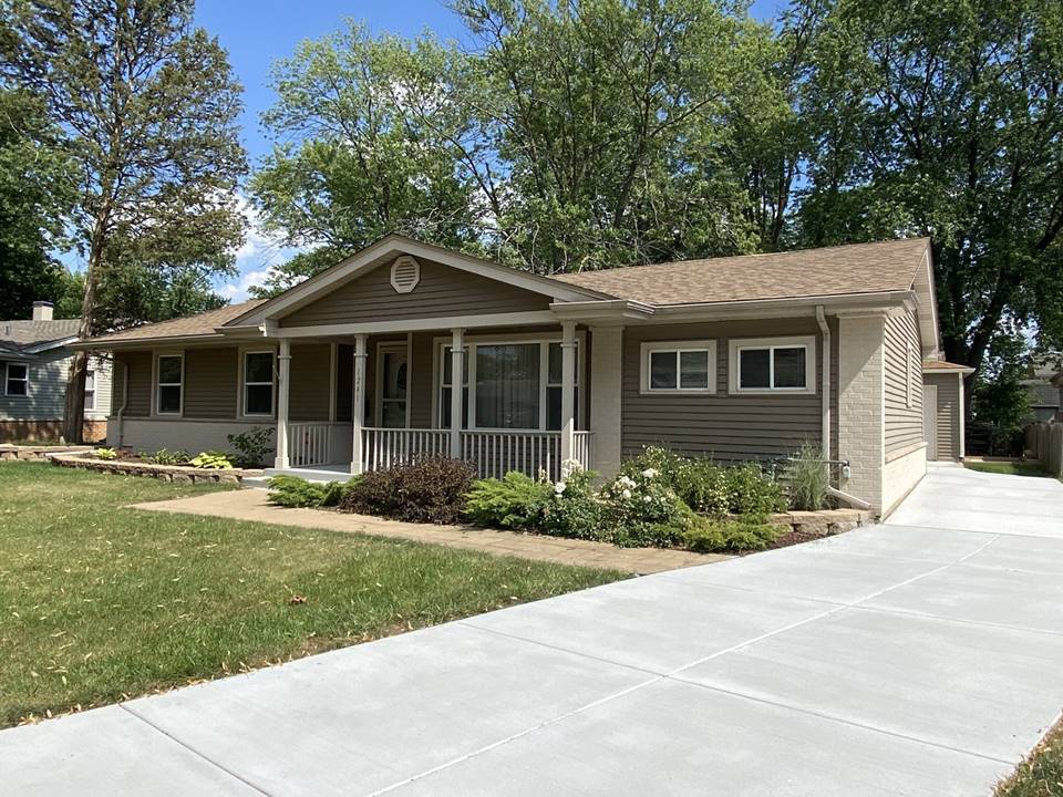 1241 Hemlock, Elk Grove Village, IL 60007