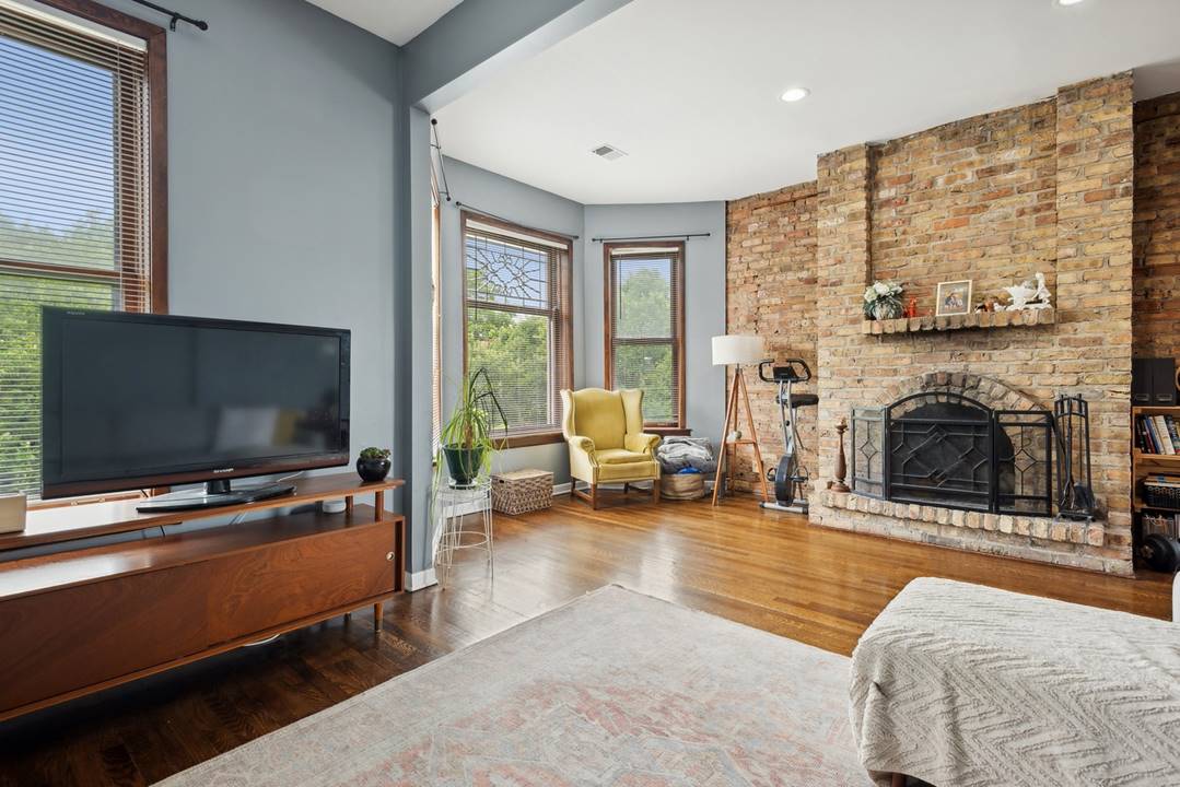 1045 W Dakin, Chicago, IL 60613 - Lakeview