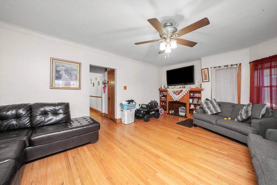 3726 Home, Berwyn, IL 60402