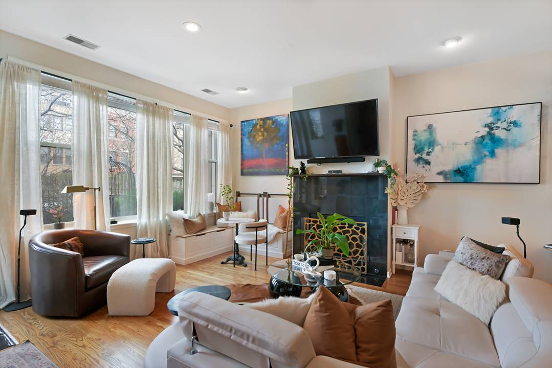 649 W Oak, Chicago, IL 60610 - Goose Island
