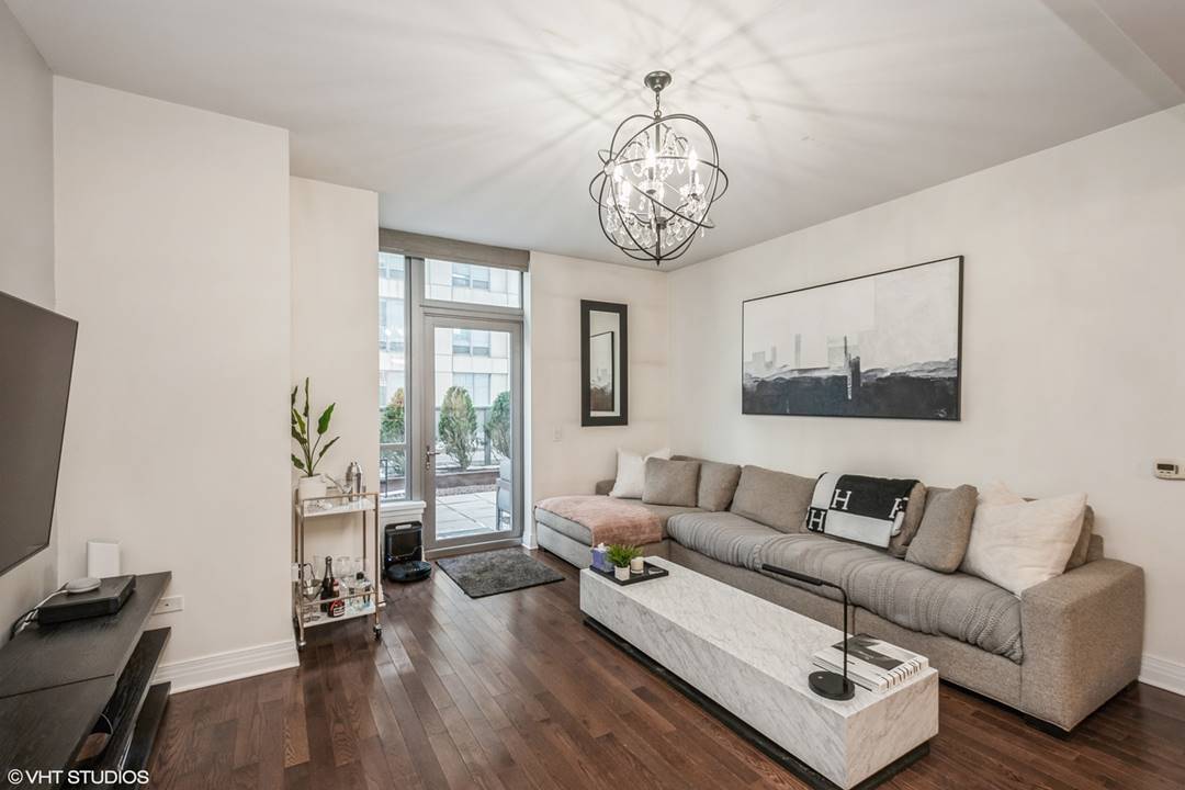600 N Lake Shore, Unit 1010, Chicago, IL 60611 - Streeterville