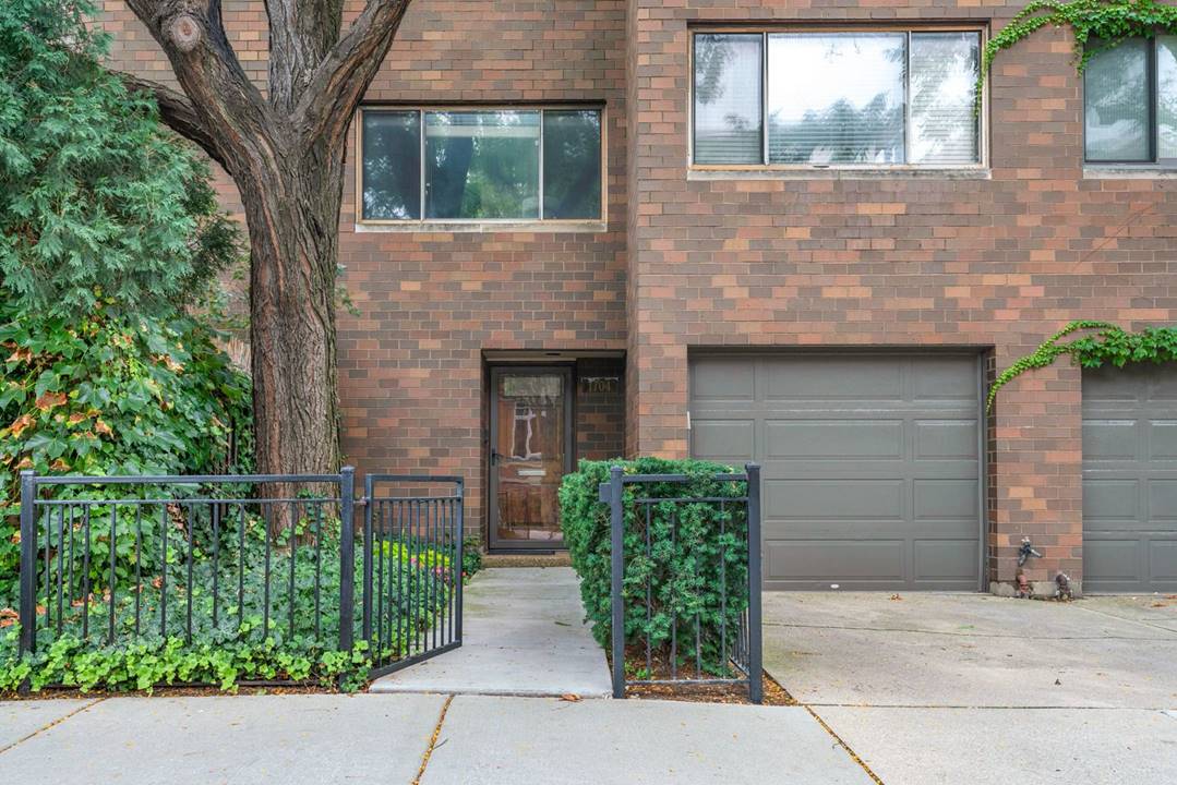 1704 N Larrabee, Chicago, IL 60614 - Lincoln Park