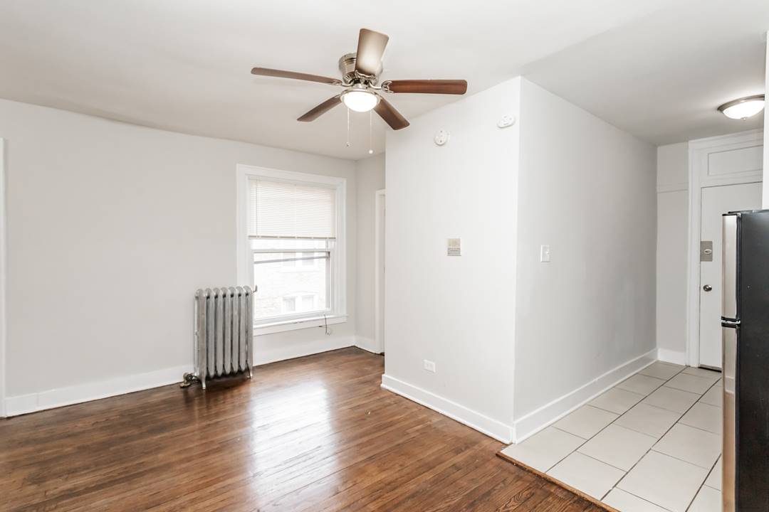 6949 S Paxton, Apt 1C, Chicago, IL 60649 - South Shore