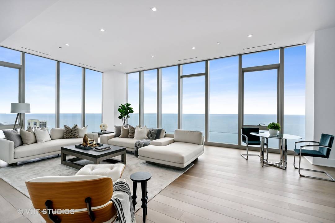 3 Bedroom homes at 363 E Wacker in Chicago