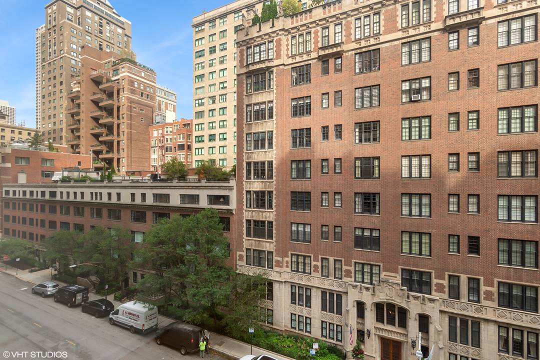221 E Walton, Unit 5B, Chicago, IL 60611 - Streeterville