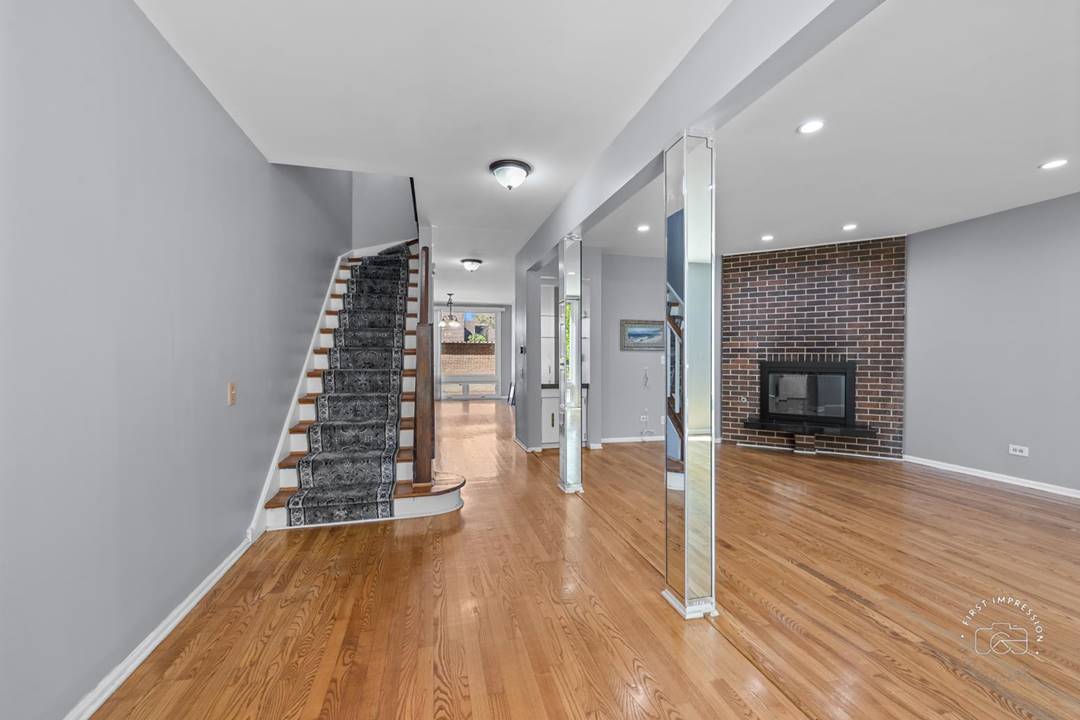 17 Birch Tree, Elmhurst, IL 60126