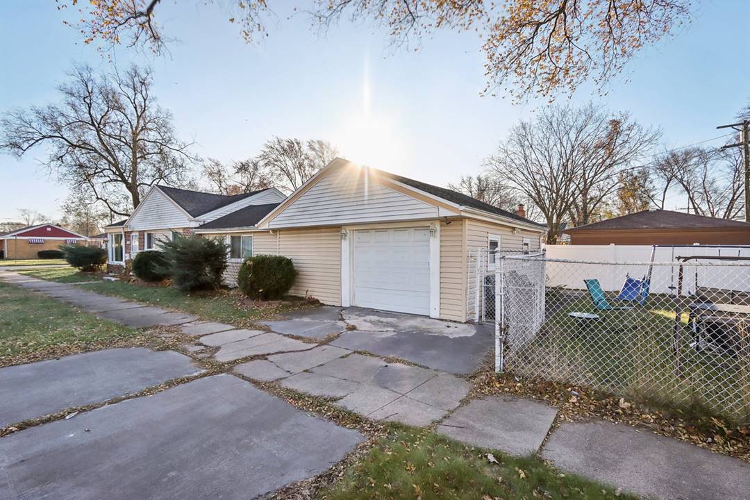 12600 S Loomis, Calumet Park, IL 60827