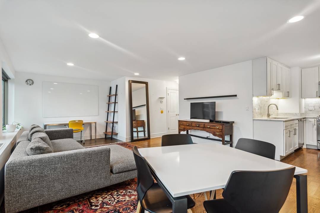 247 E Chestnut, Apt 2503, Chicago, IL 60611 - Streeterville