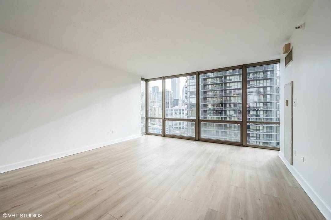 2 E Erie, Unit 2004, Chicago, IL 60611 - River North