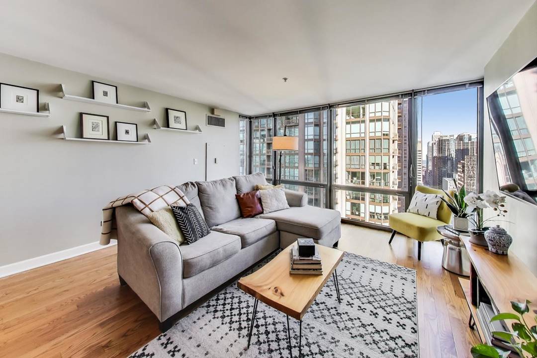 2 E Erie, Unit 2501, Chicago, IL 60611 - River North