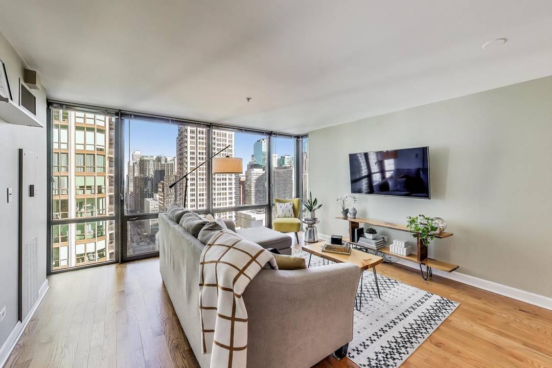2 E Erie, Unit 2501, Chicago, IL 60611 - River North