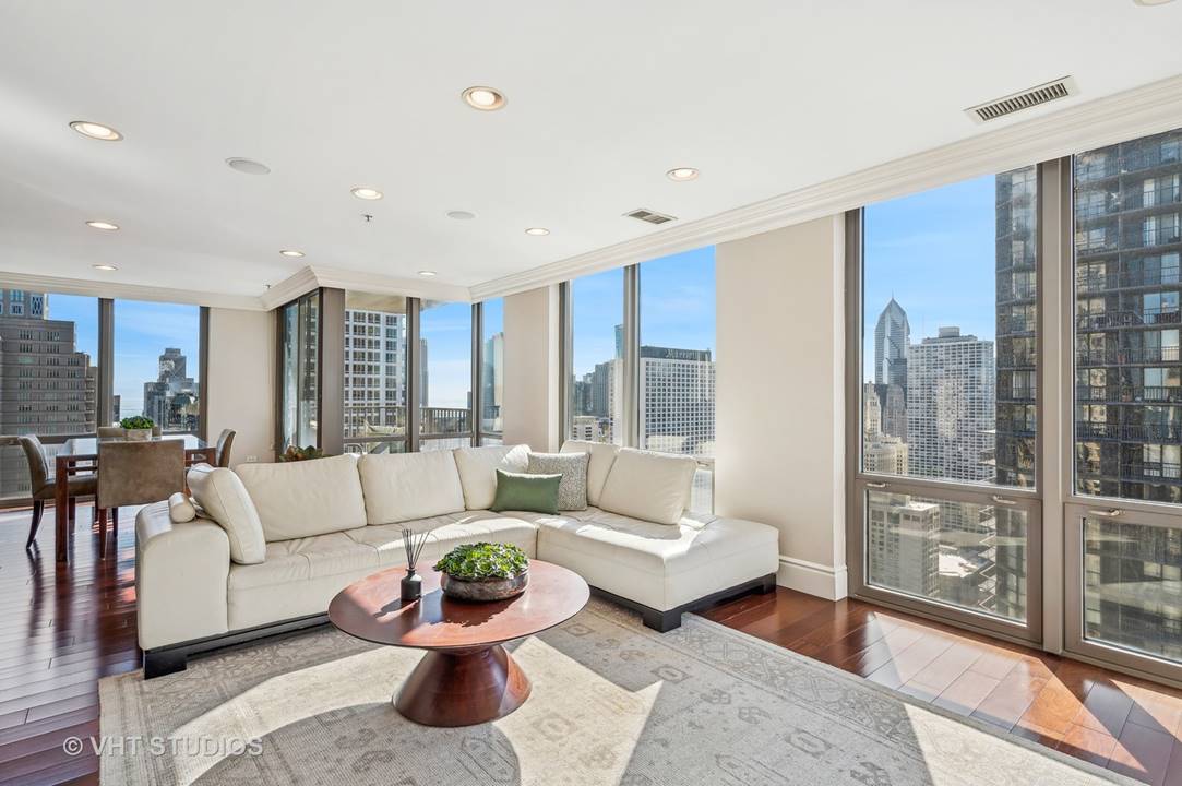 2 E Erie, Unit 3903, Chicago, IL 60611 - River North
