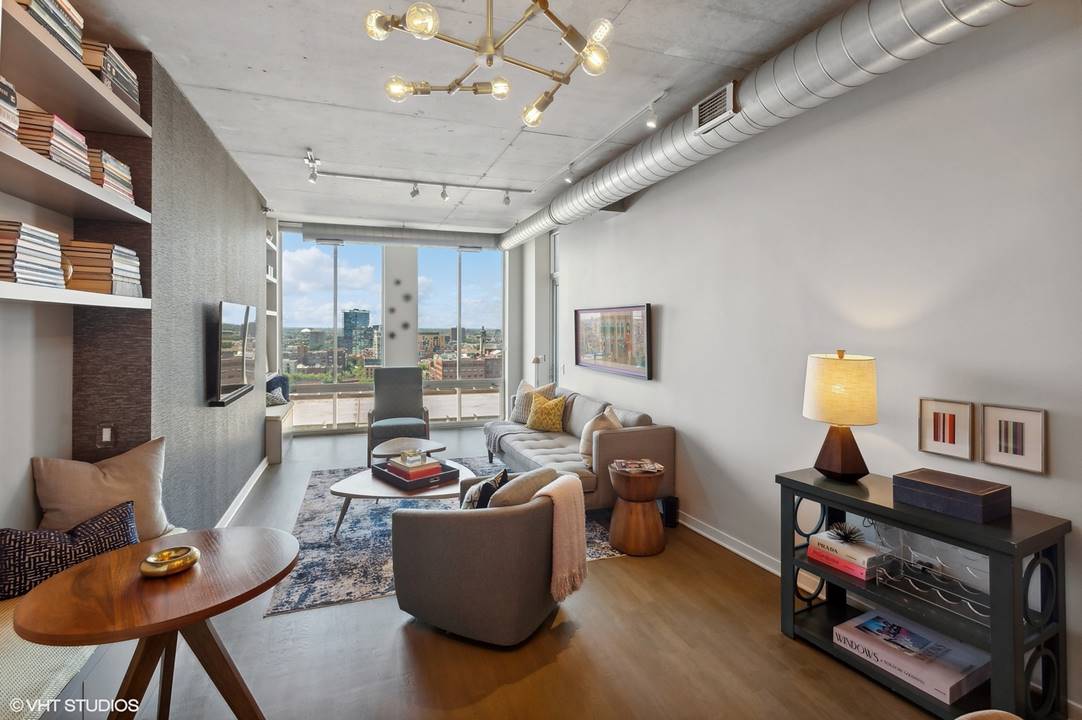720 N Larrabee, Unit 1612, Chicago, IL 60654 - River North