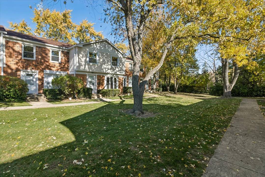 2074 Essex, Unit 2074, Streamwood, IL 60107