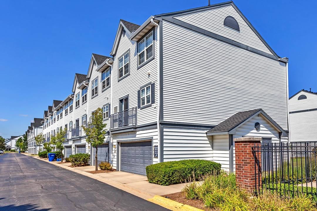 300 Sibelius, Apt 300, Wheaton, IL 60189