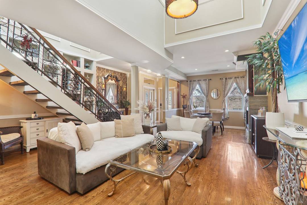 708 N Rockwell, Chicago, IL 60612 - Smith Park