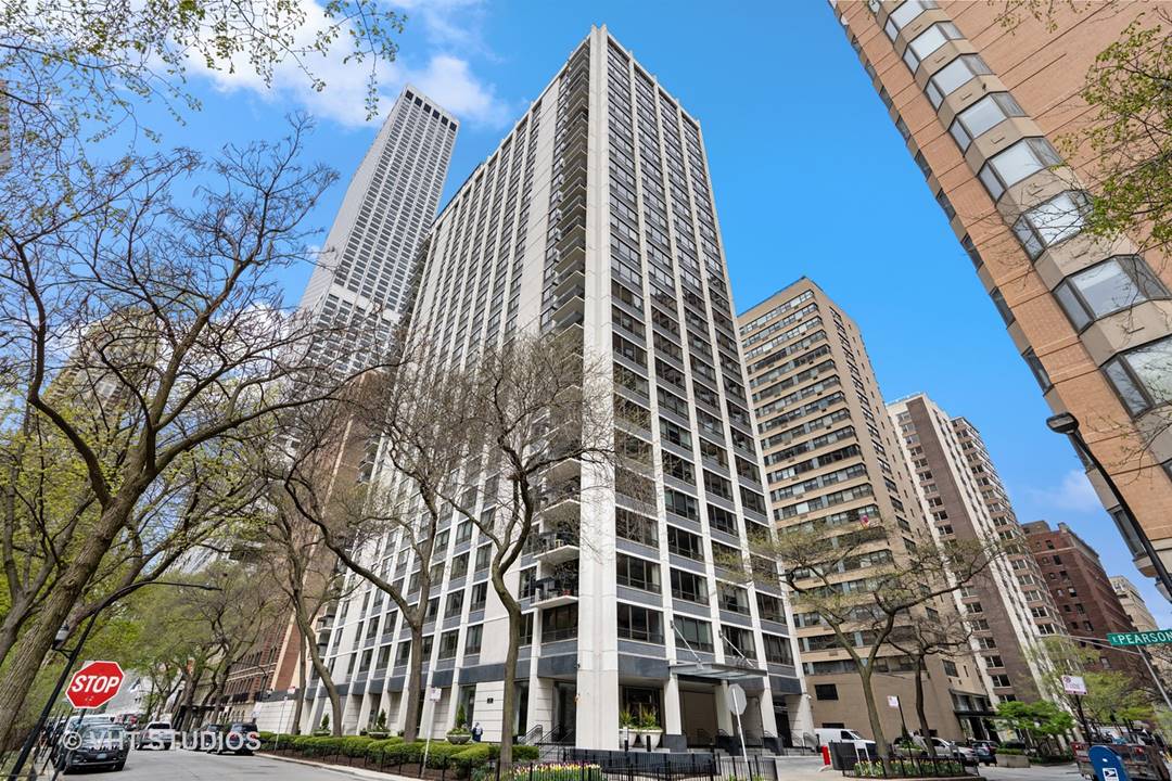 222 E Pearson, Apt 1402, Chicago, IL 60611 - Streeterville
