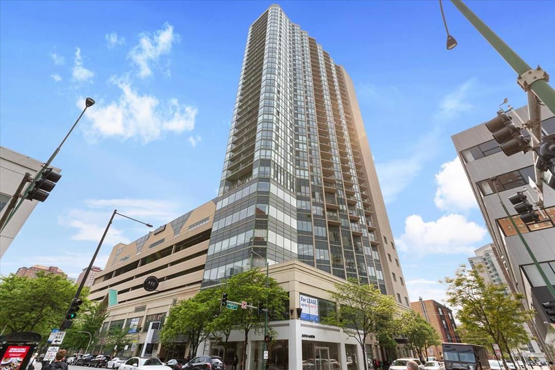 111 W Maple, Unit 3001, Chicago, IL 60610 - Near North