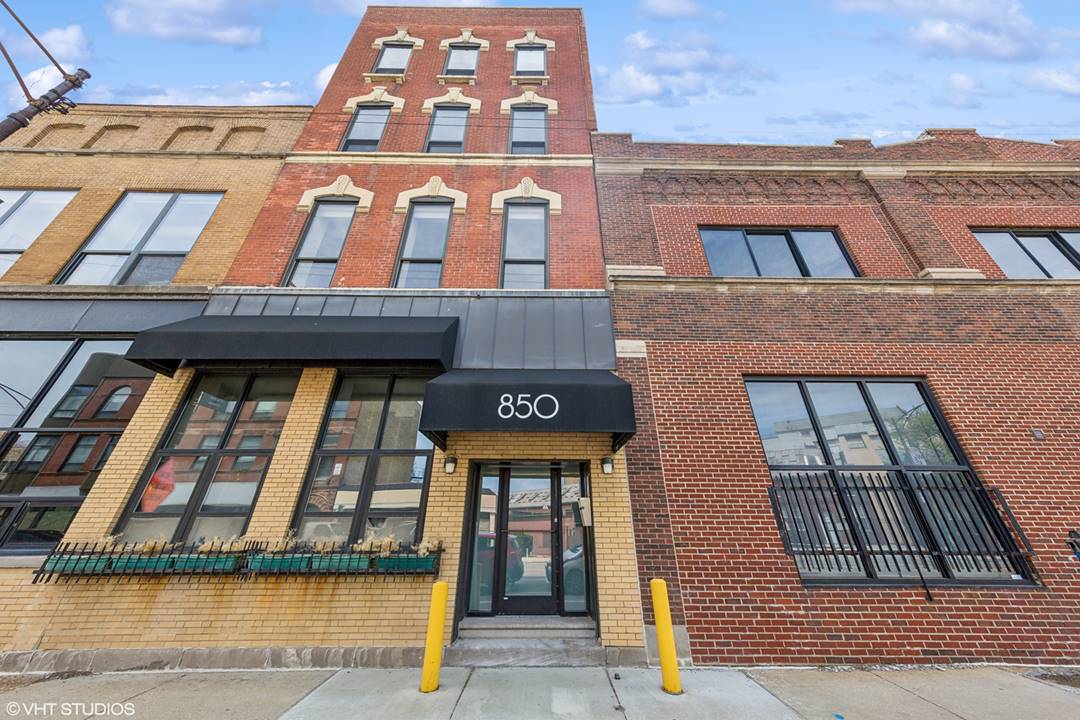 850 N Milwaukee, Unit 203, Chicago, IL 60642 - River West