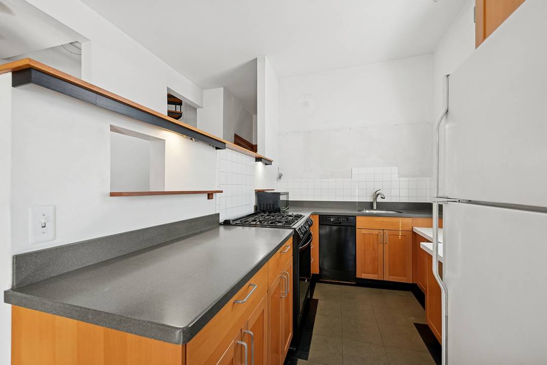 1329 W Nelson, Chicago, IL 60657 - Lakeview
