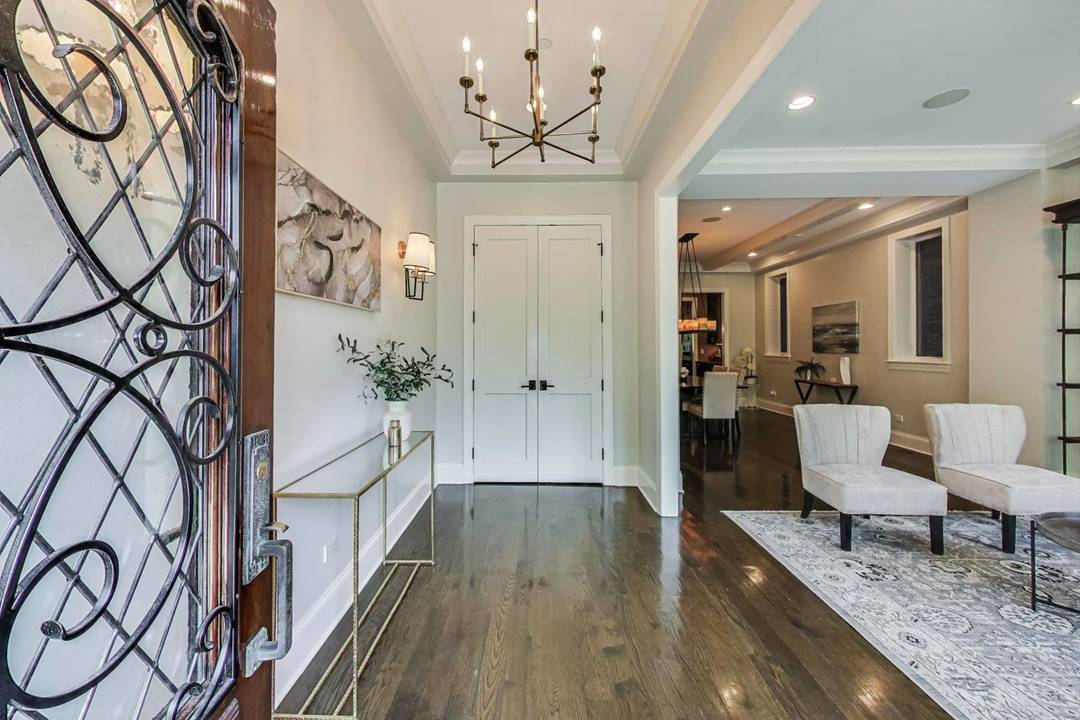 1758 W Surf, Chicago, IL 60657 - Lakeview